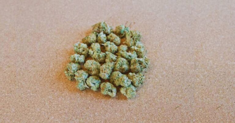 How Many Grams In An Eighth: A Simple Guide - cannabiscreativeagency.com